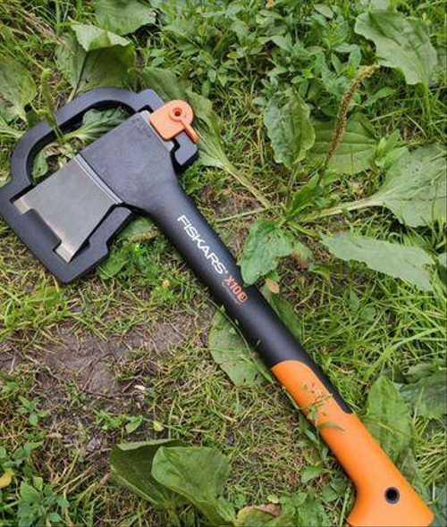 Топор fiskars x10