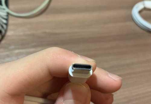 Зарядный шнур на iPhone