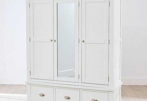 Белый шкаф из массива с зеркалом. Кантри 11