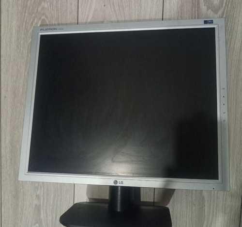 Монитор TFT 19" LG Flatron L1918S