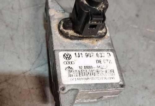 Датчик ускорения Volkswagen Golf 4 2002 1J0907655A