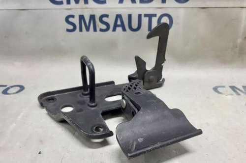 Крюк капота Audi A6 C6 2.8 2008-2011