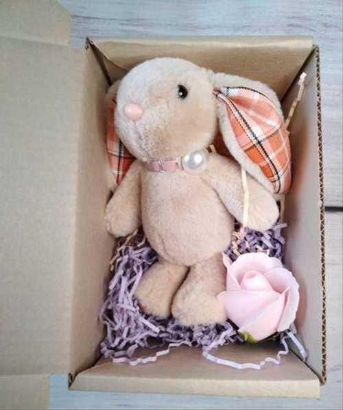 Брелок заяц плюшевый подарок в коробке