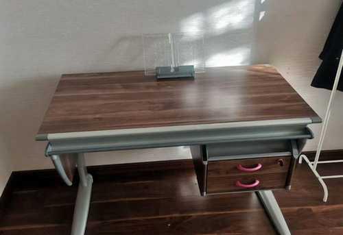 Письменный стол для школьника Moll