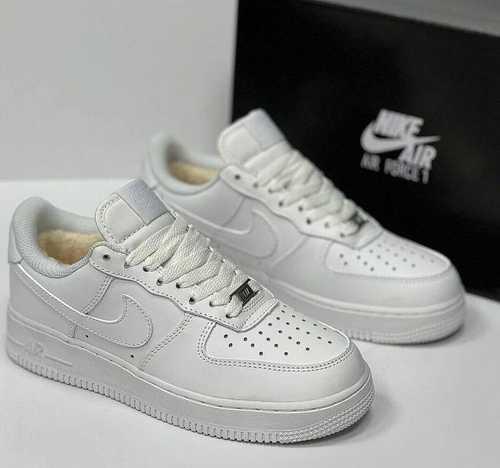 Кроссовки Nike Air Force 1 белые с натуральным мехом