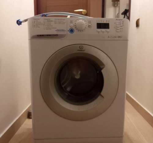 Стиральная машина Indesit NSL 605
