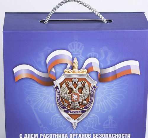 Подарочная коробка на магнитном клапане