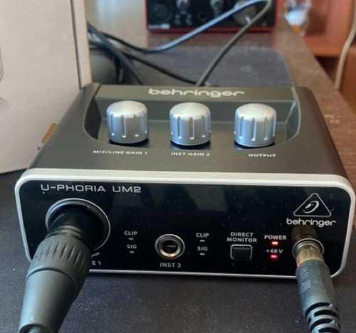 Звуковая карта Behringer um2