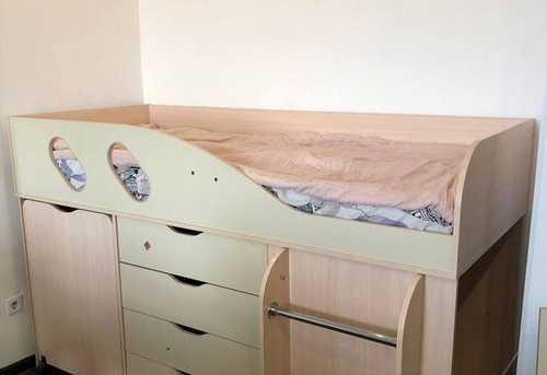 Кровать с матрацом, столом, ящиками и шкафом