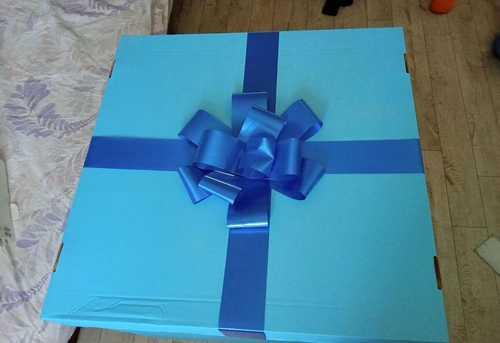 Подарочная голубая коробка