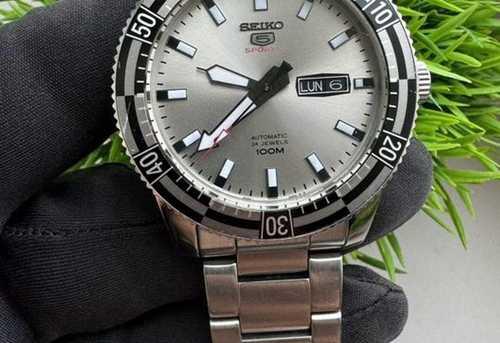 Часы seiko 5 sports