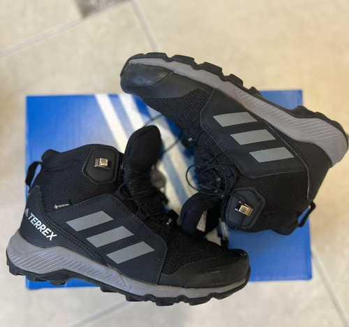 Кроссовки adidas terrex