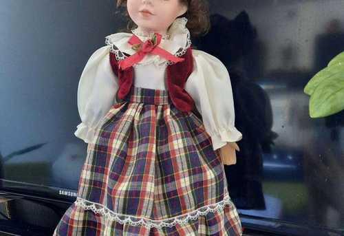 Кукла фарфоровая коллекционная на подставке