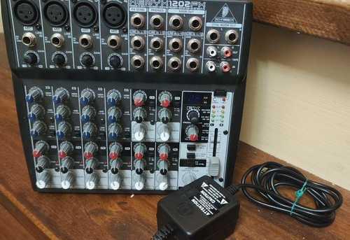 Микшерный пульт Behringer Xenyx 1202FX