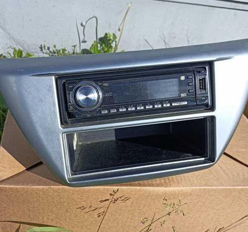 Консоль Mitsubishi Lancer 9 с магнитолой JVC