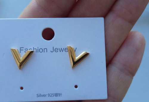 Серьги LV стильные модные медицинская сталь