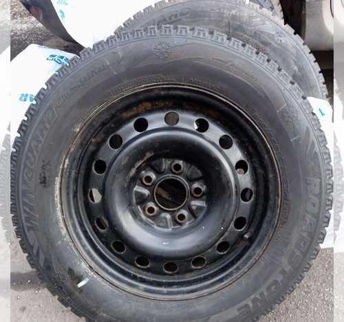 Roadstone Winguard WinSpike 215/65 R16