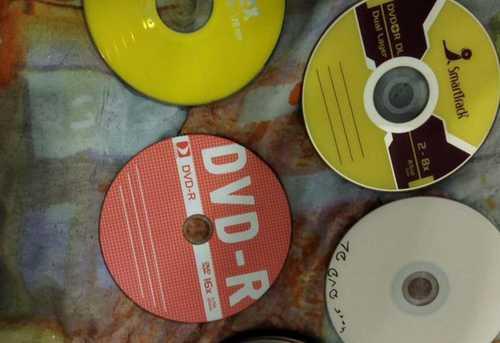 Диски, в основном DVD-R и DVD+R