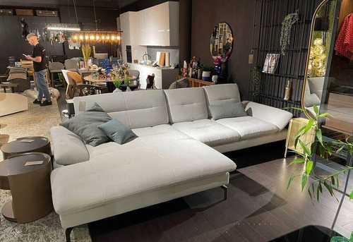Угловой диван с механизмами в стиле koinor