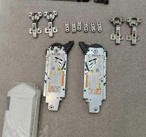 Подъемник для складных фасадов Aventos HF