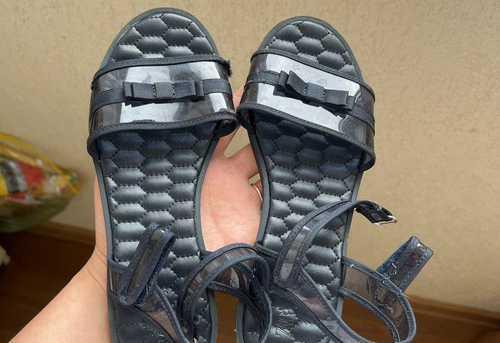 Сандалии zara 35р