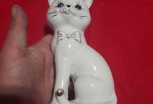 Фарфоровая статуэтка кошка