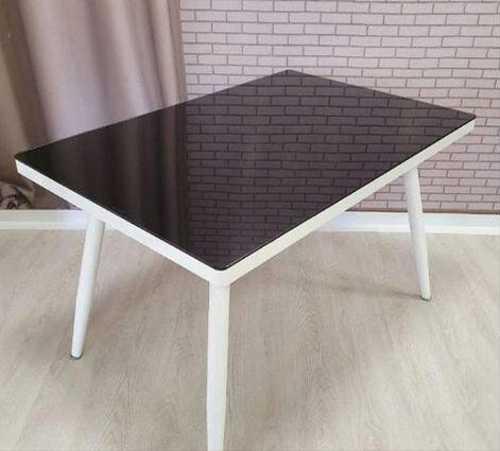 Обеденный стол для кухни из стекла бел/черн DT-10