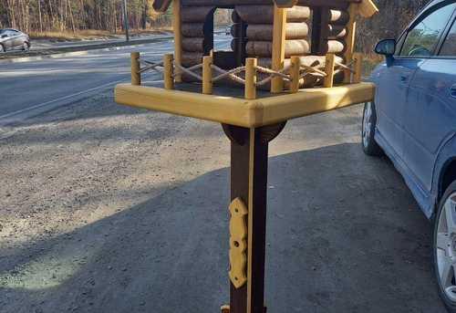 Кормушка для птиц и белок