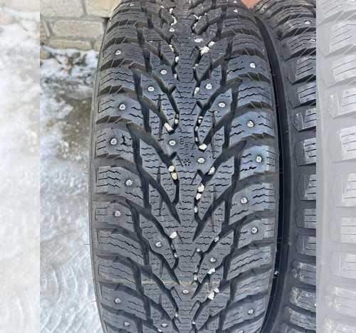 Nokian Tyres Hakkapeliitta 9 SUV 215/65 R17 102T