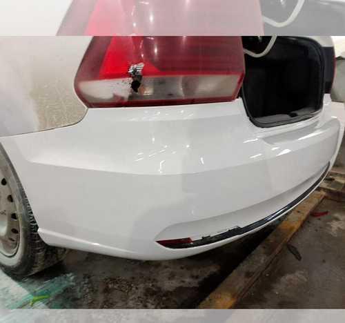 Задний бампер на volkswagen polo 5 белый