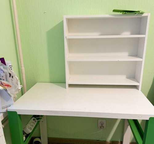 Школьный стол и кресло IKEA