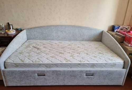 Кровать полутороспальная с матрасом бу