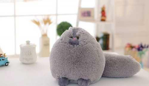Кот персидский круглый пушистый