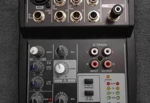 Аналоговый микшерный пульт Behringer Xenyx 502