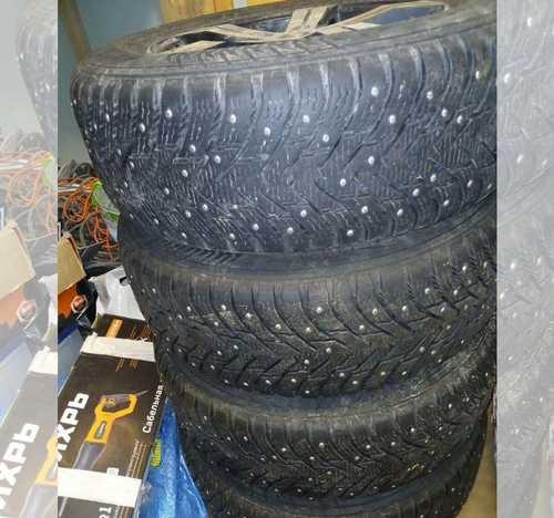 Nokian Tyres Hakkapeliitta 8 suv 215 65 r16