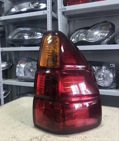 Задний правый фонарь Lexus GX470