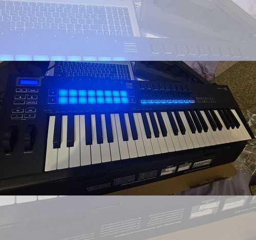 Midi-контроллер novation launchkey 49 mk3