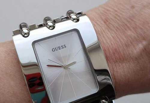 Женские наручные часы Guess