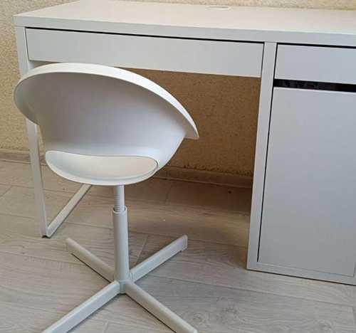 Письменный стол IKEA со стулом