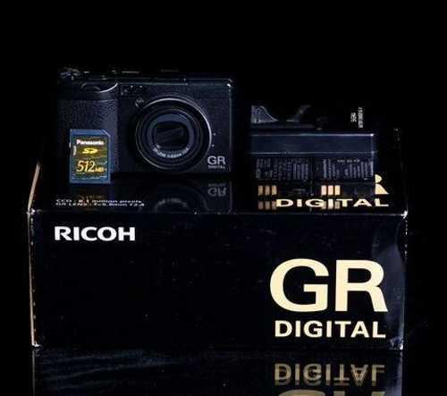 Фотоаппарат Ricoh GR Digital (первый)