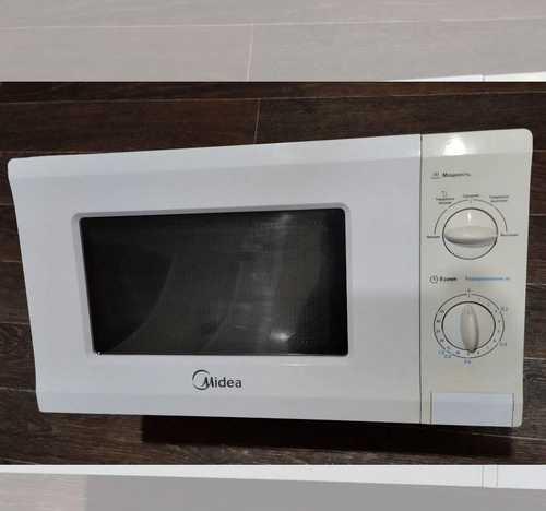 Микроволновая печь Midea MM720CPI