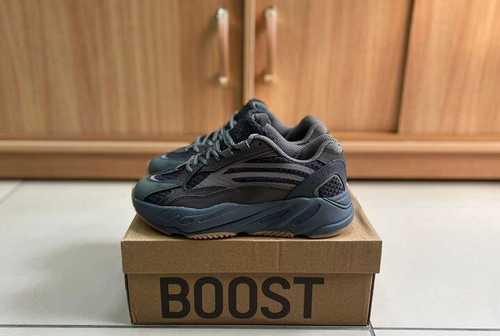 Кроссовки adidas yeezy boost 700