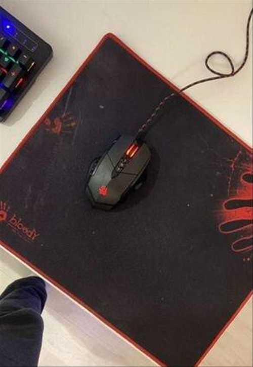 Игровая компьютерная мышка Bloody V7 и коврик