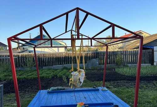 Детская песочница с крышкой и сиденьями