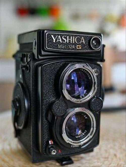 Yashica MAT 124G