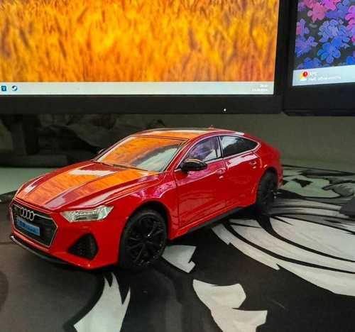 Коллекционная машинка Audi RS7 в масштабе 1:24