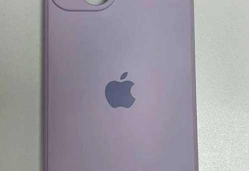Светло-фиолетовый чехол на iPhone 13