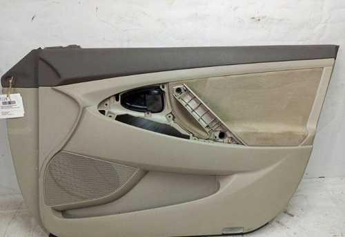 Обшивка боковой двери передняя правая Toyota Camry