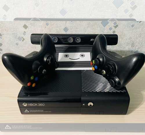 Xbox 360 E freeboot 2 геймпада kinnect