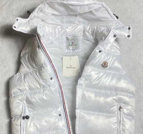 Жилетка moncler белая